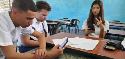 Radio Nuevitas - La literatura llena el mundo de Maura Varona Lazo ...